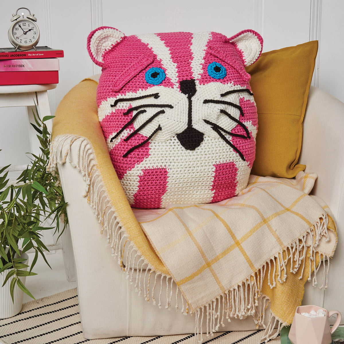 Bagpuss Cushion Digital Pattern — Crochet Society